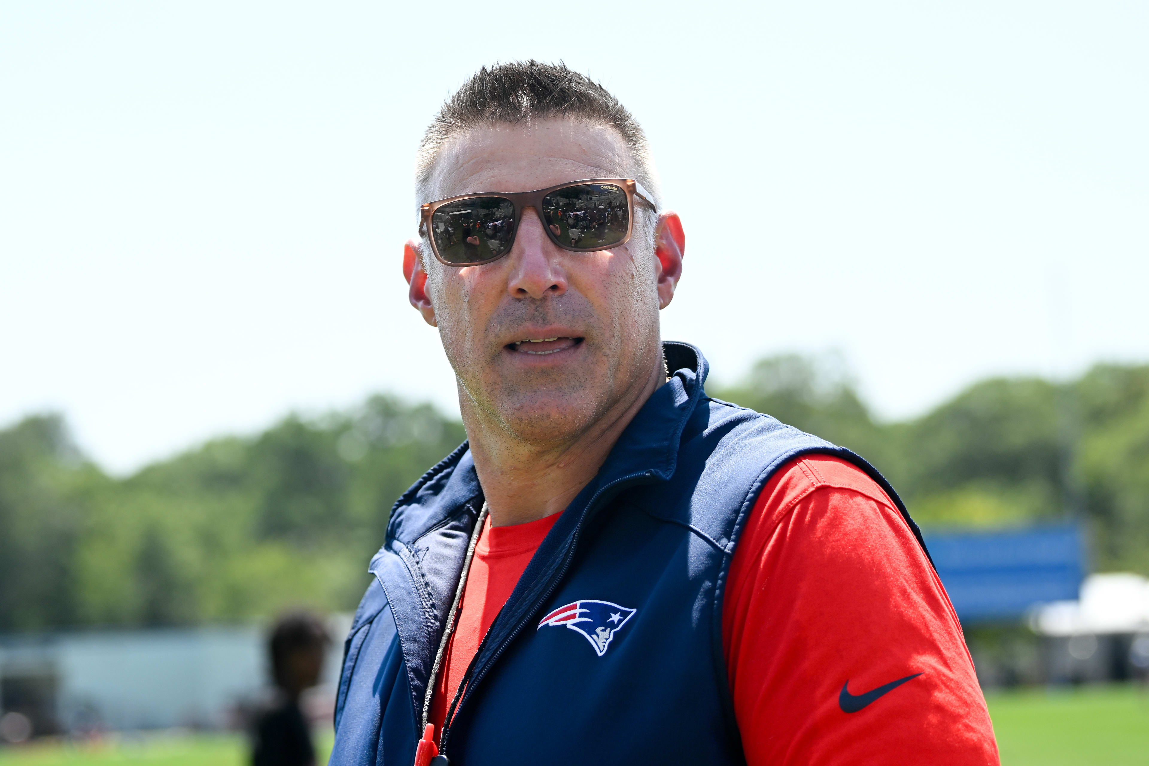 Mike Vrabel Names His Biggest 'Problem' With NFL Officiating - The Spun