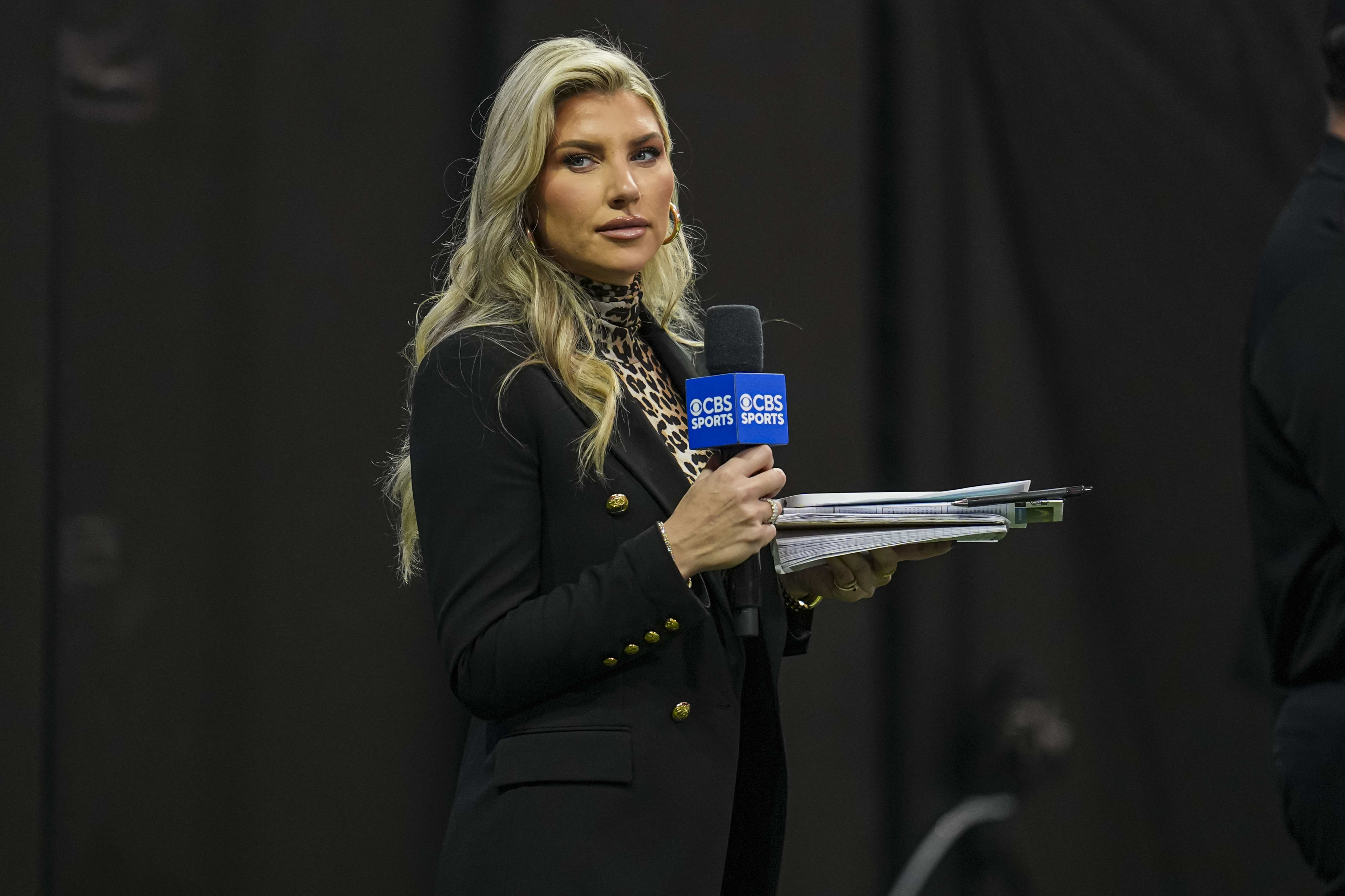 NFL Sideline Reporter Melanie Collins Is Ready For Week 4 Assignment ...