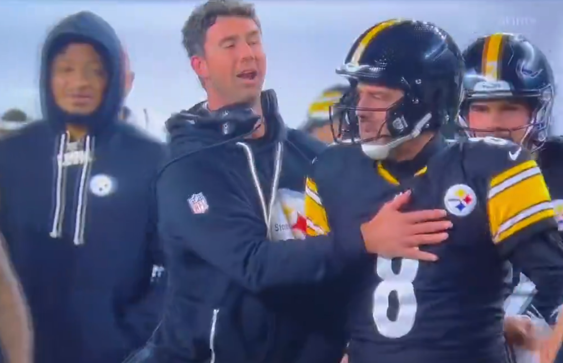 Aaron Rodgers Shoved Steelers Teammate In Heated Exchange Thursday ...