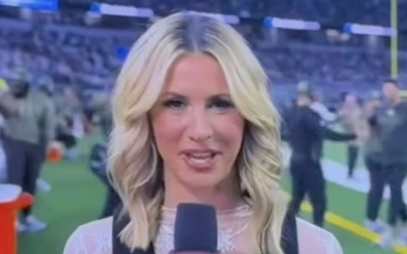ESPN Sideline Reporter Criticized For Her 'Monday Night Football' Outfit - The Spun