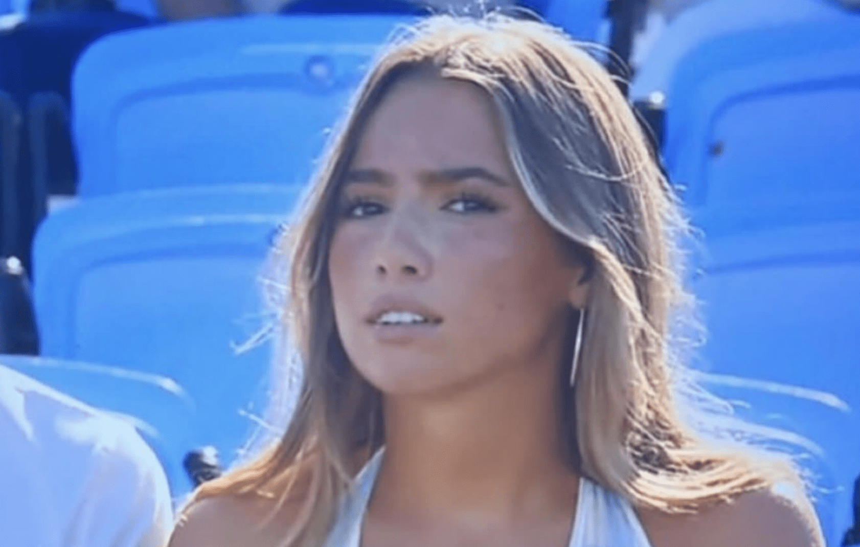 'Stunning' College Football Fan Goes Viral During Blowout Loss - The Spun