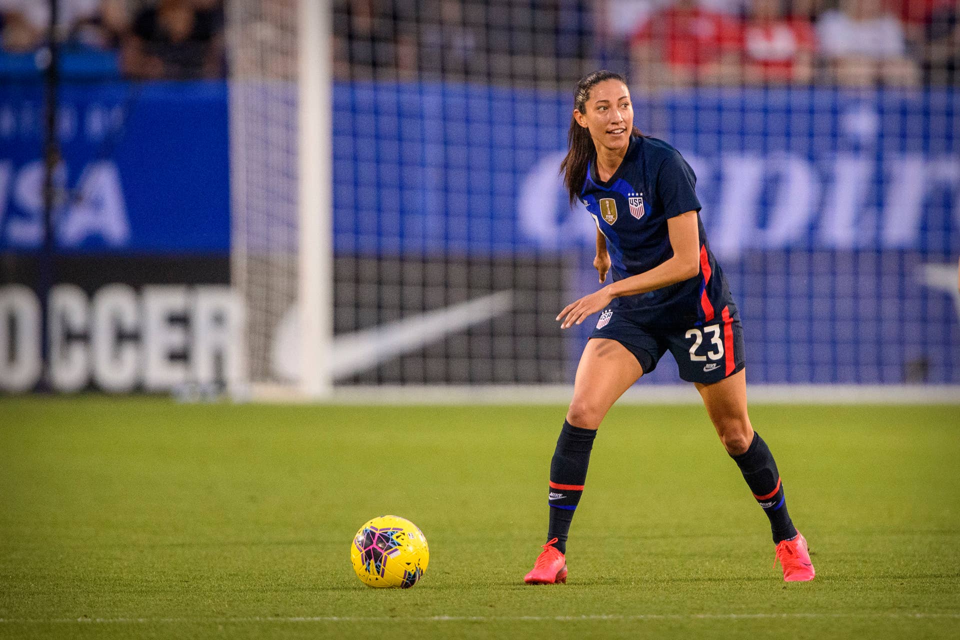 Fans Paying Tribute After USWNT Legend Announces Retirement - The Spun