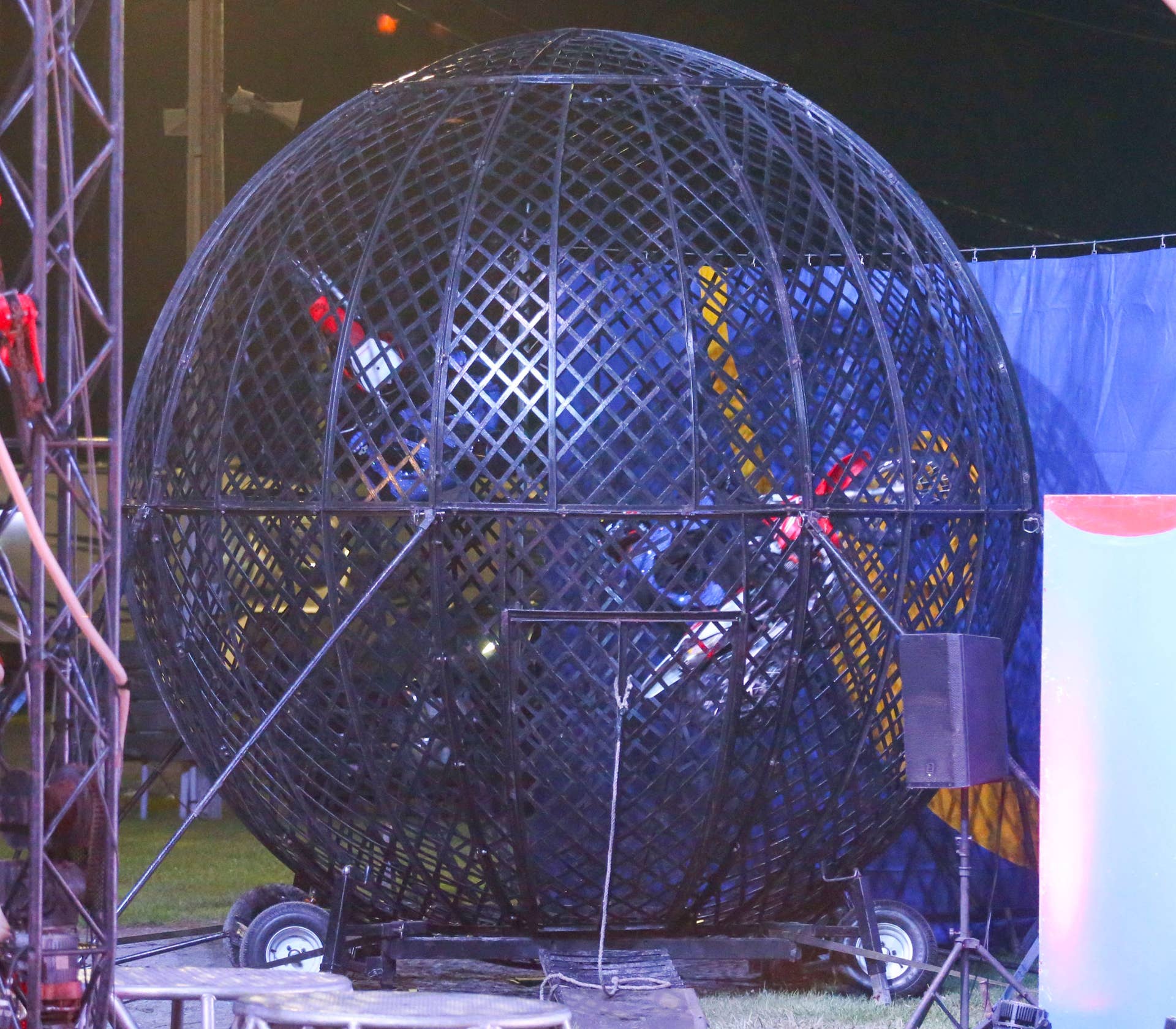 26-Year-Old Man Dies In 'Horrifying' Accident At Popular Circus - The Spun