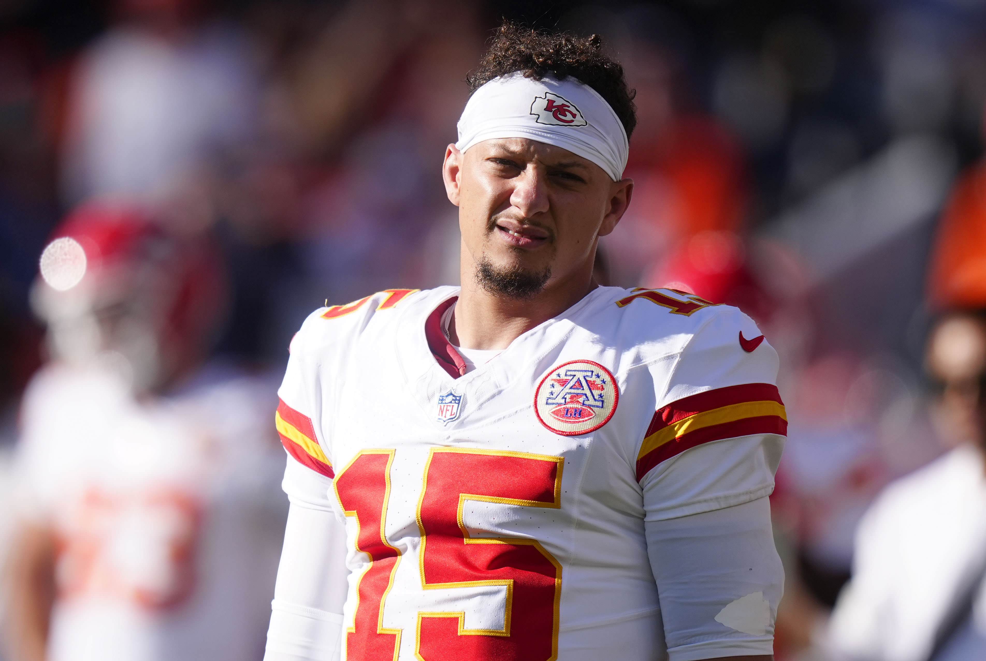 New Year's Eve Photo Shows Patrick Mahomes In Massive Knee Brace - The Spun