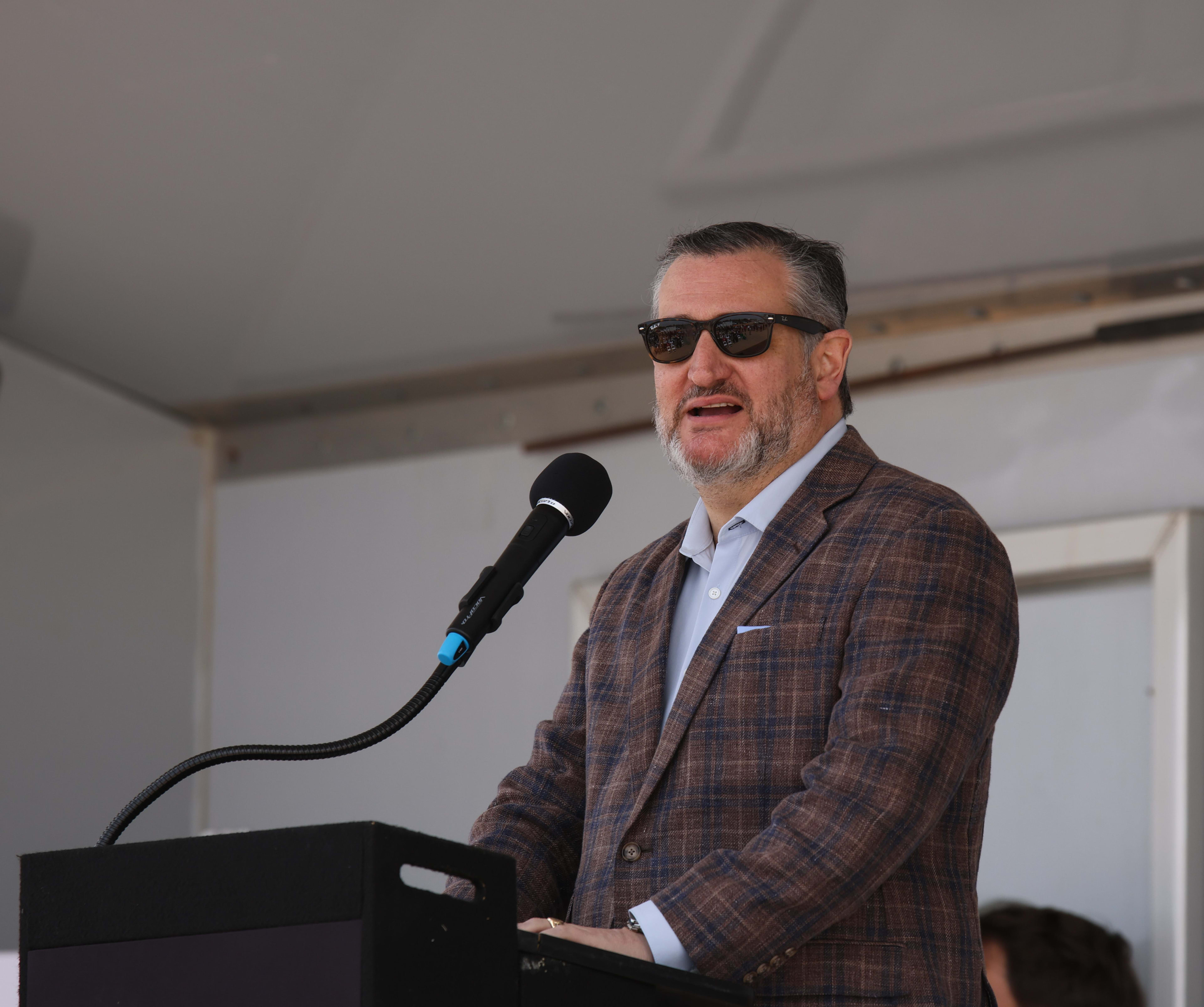 Ted Cruz Issues Major 'Warning' To College Football World - The Spun