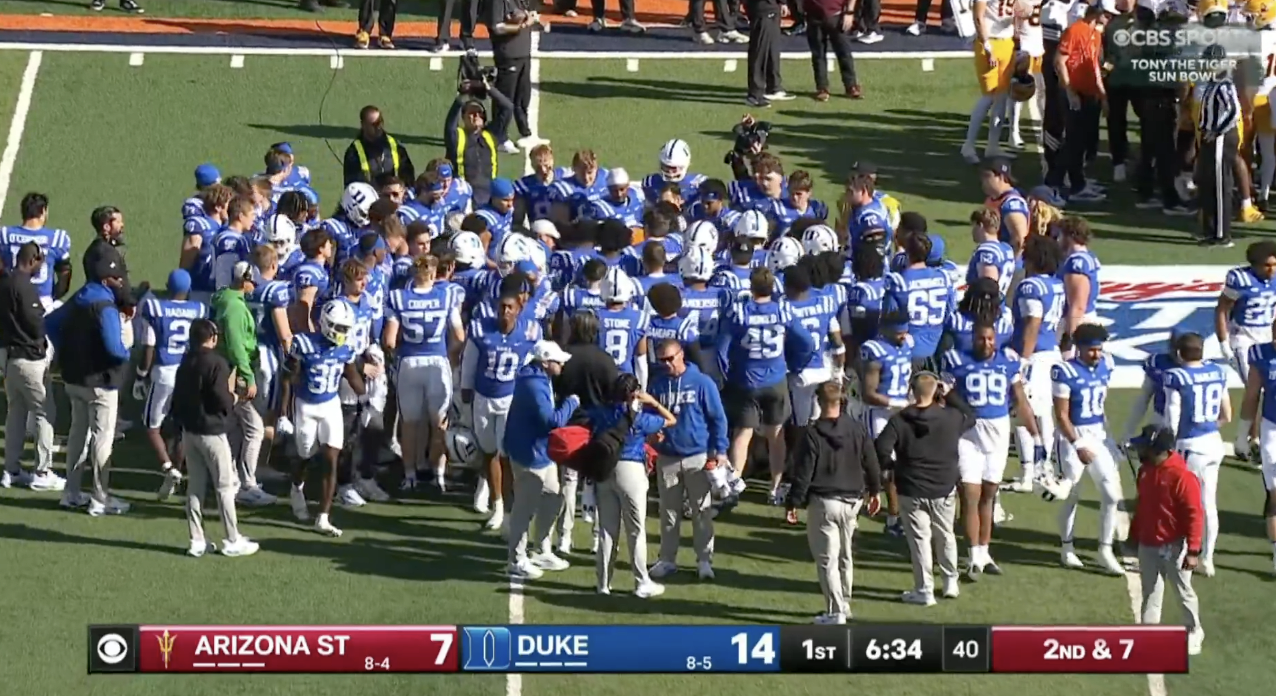 Prayers Pouring In After 'Horrific' Bowl Game Injury Today - The Spun