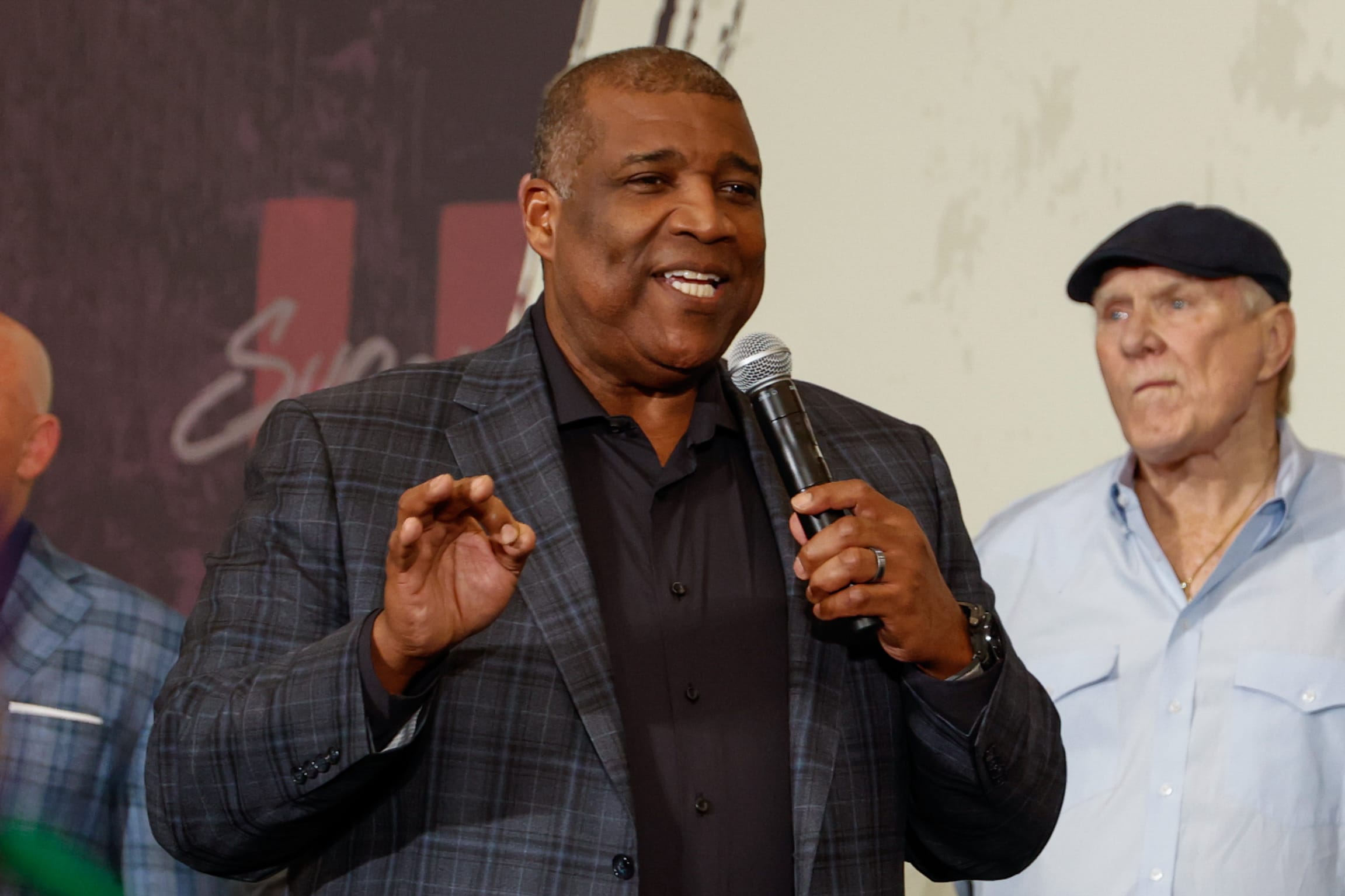 NFL Host Curt Menefee Announces He's Leaving Daily TV Job - The Spun