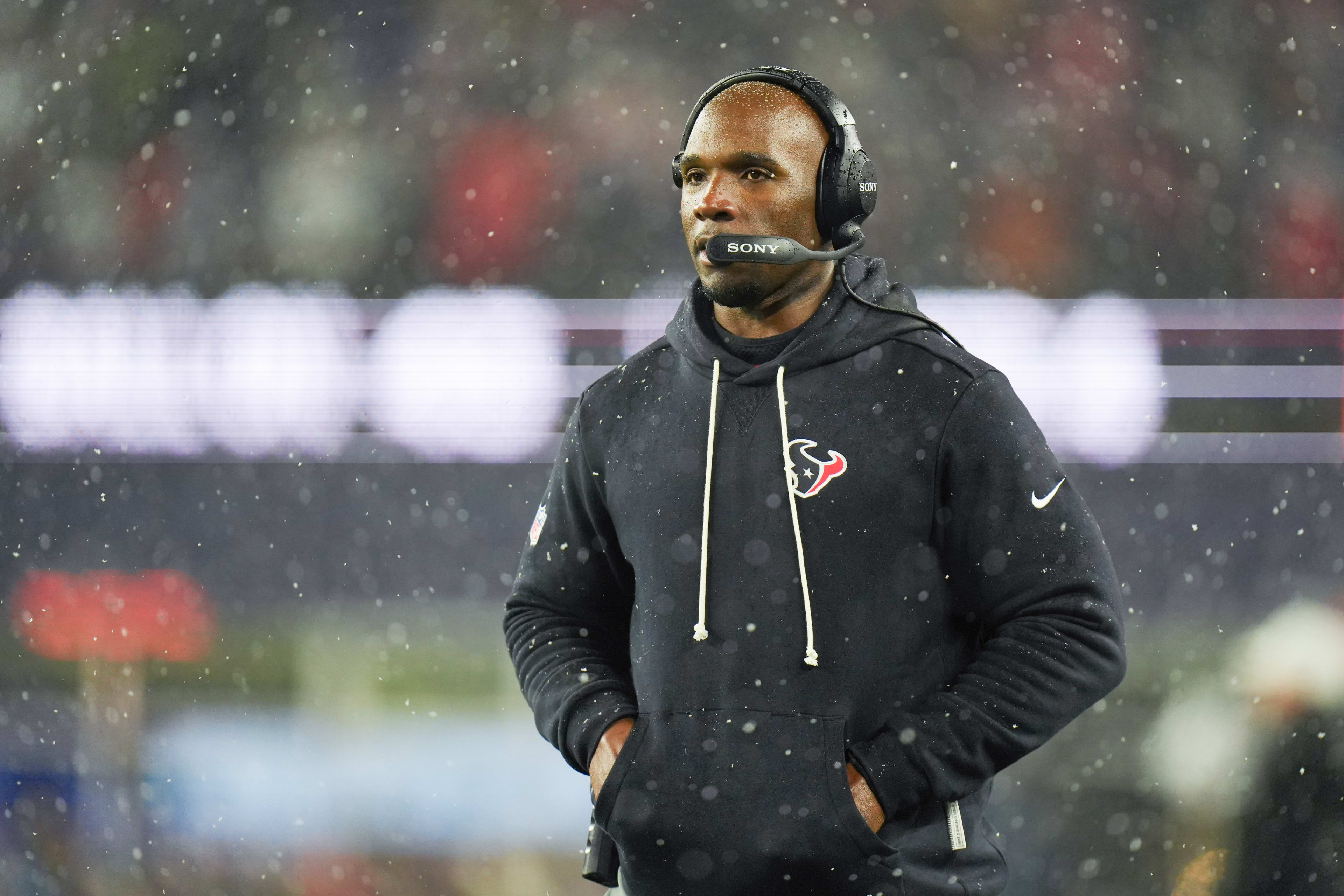 Texans Reportedly Having Miserable Travel Issues After Playoff Loss ...