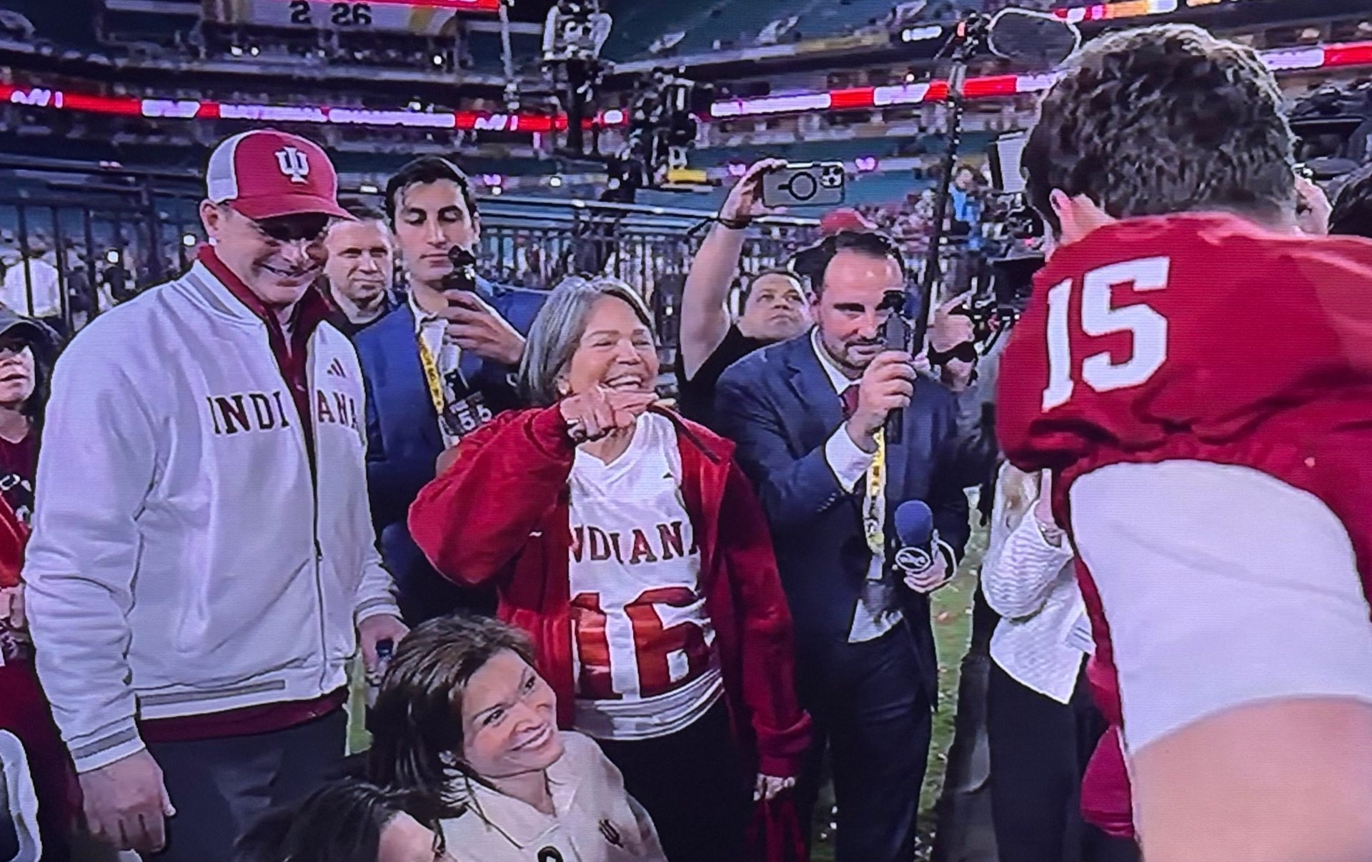 Fernando Mendoza Receives Praise For Postgame Interaction With Mom ...