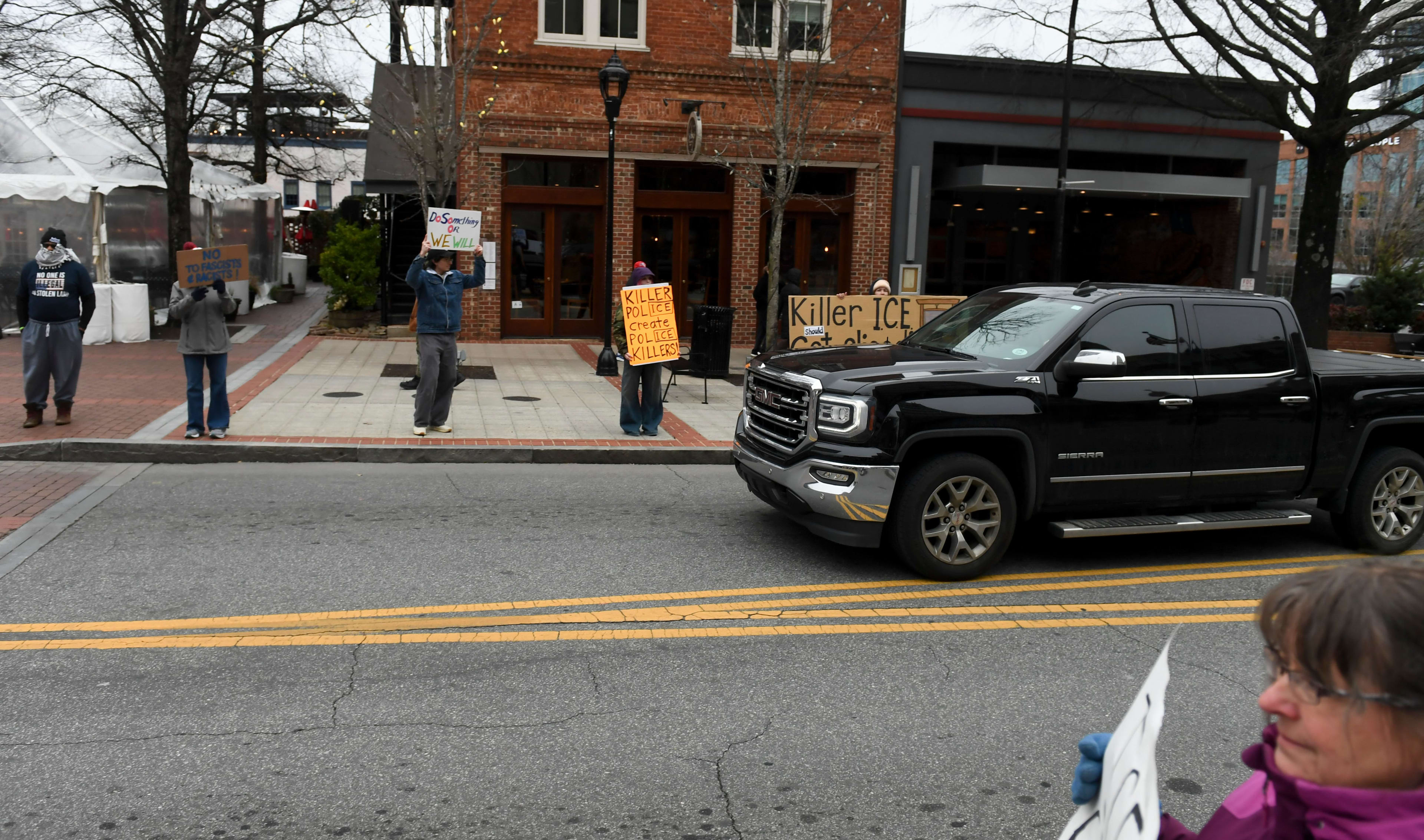 NFL Announcer Under Fire For Controversial Minneapolis Opinion - The Spun