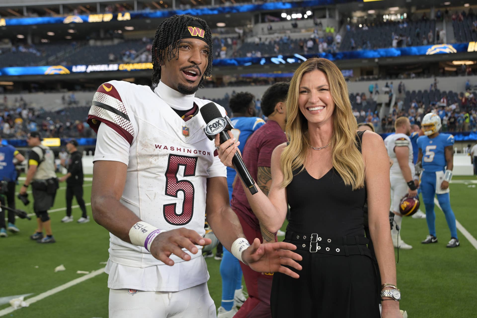 Erin Andrews Fires Back At Critics Of Her 'Controversial' Outfit - The Spun