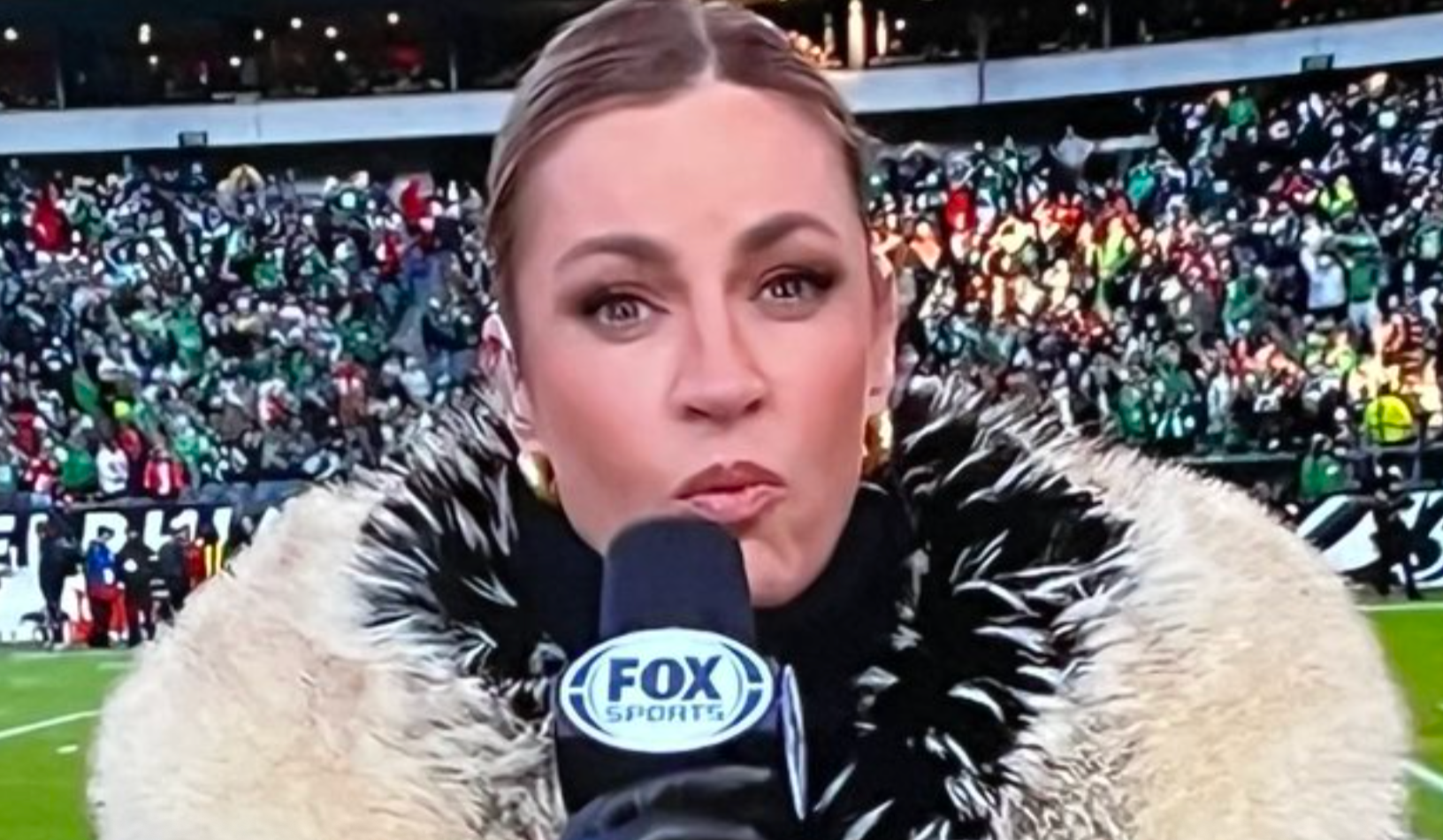 Erin Andrews' Outfit Choice Sparks Major Reaction Sunday - The Spun
