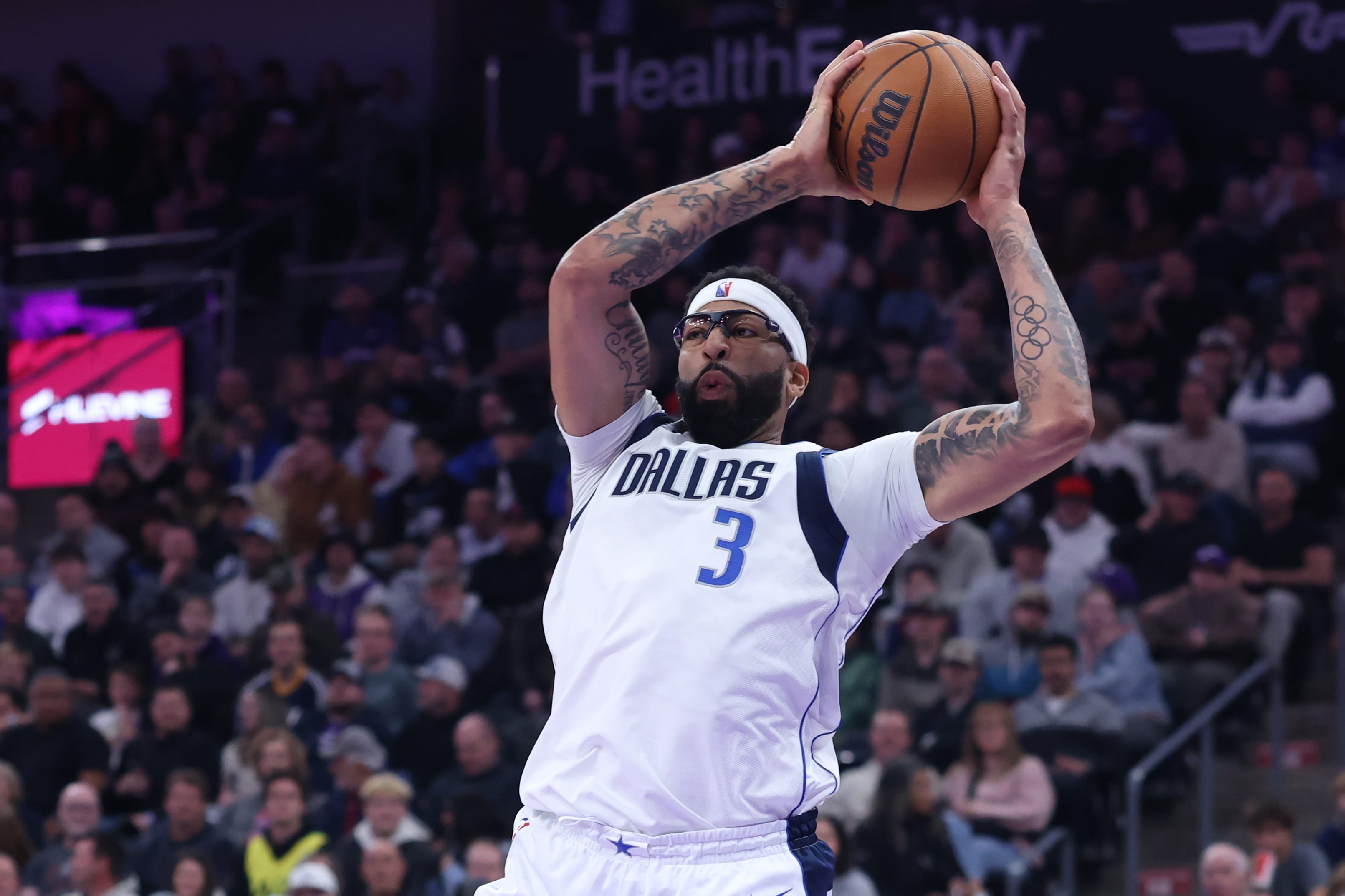 Mavs Reportedly Considering Blockbuster Anthony Davis Trade - The Spun