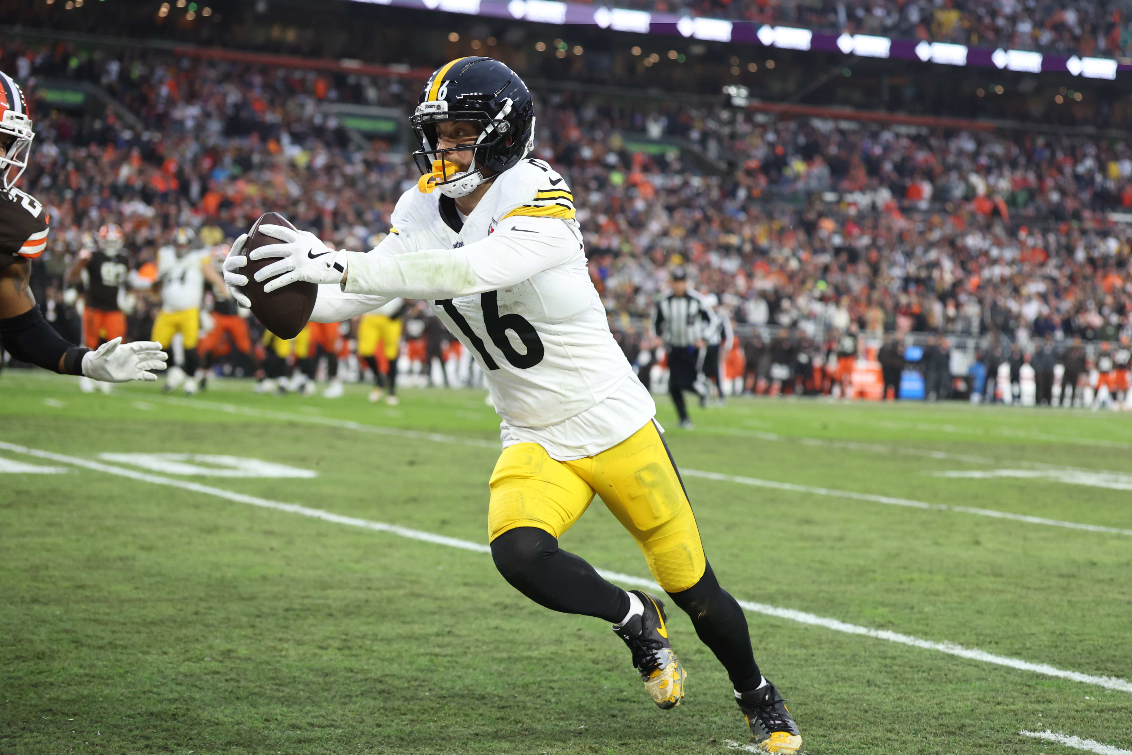 Pittsburgh Steelers Wide Receiver Announces Retirement After Playoff ...